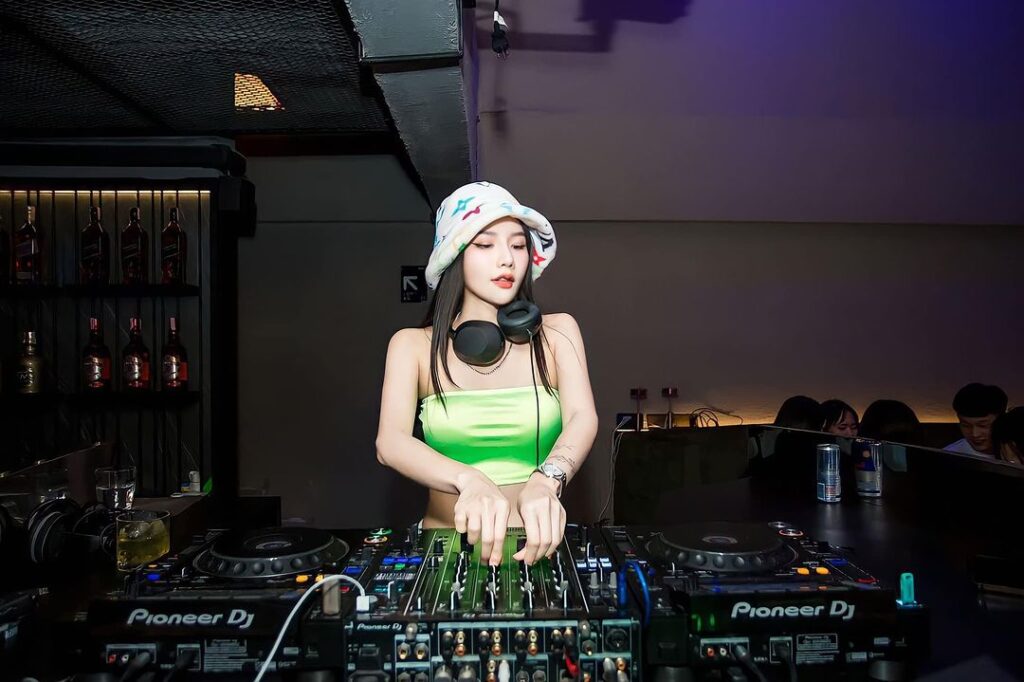 น้องลูกหว้า ดีเจ สาวสวย หุ่นแซ่บ ทีเด็ด Onlyfans สุดร้อนแรง